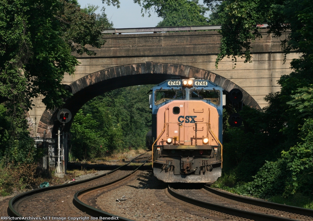 CSX 4744 on Q417